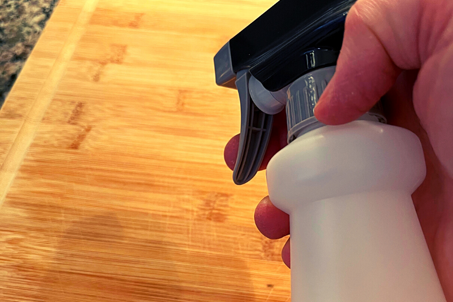 How To Disinfect Wood Cutting Board Easily • Start with the Bed