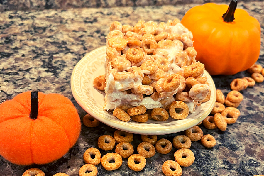 Easy Pumpkin Cheerio Treats | Just 3 Ingredients • Start with the Bed